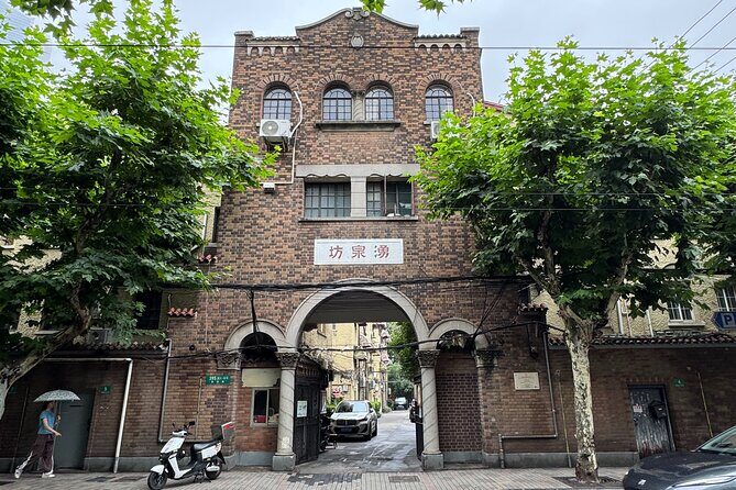 Calligraphy in Shanghai Historical Lane - A Deep Dive into the Experience