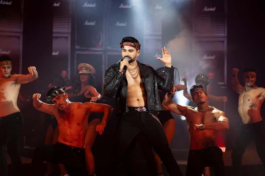 Cancun: Myst Euphoria Show with live music hits - Authentic Voices and Real Experiences