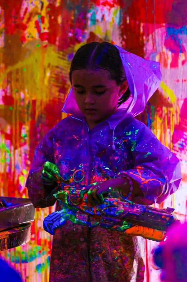 Canggu: Neon paint under UV lights, with fun and unusual tools - Who Should Consider This Activity?