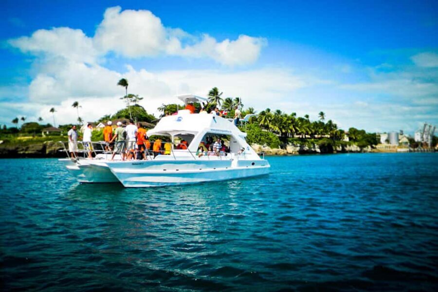 Catalina Island Scuba Diving Tour from Punta Cana - Boarding and Onboard Experience