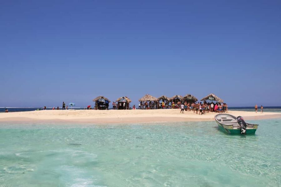 Cayo Arena: VIP Experience in Luxury Catamaran - The Island and Snorkeling Experience