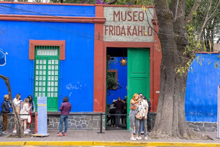 CDMX: Xochimilco, Coyoacan with Frida Kahlo & Optional Lunch - Arts and Crafts Market and Workshop