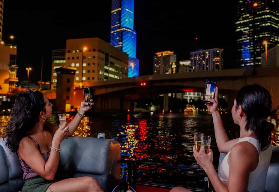 Champagne City Lights Boat Tour + Photoshoot (Semi Private) - The Experience: A Closer Look