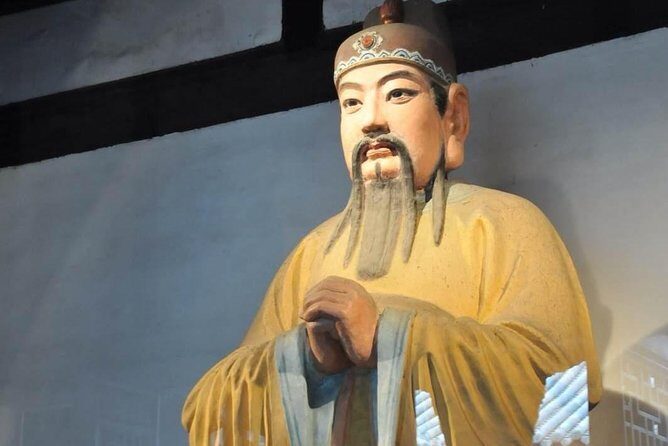 Chengdu Panda Base and Wuhou Temple,Jinli Ancient Town Day Tour - Delving into History at Wuhou Temple