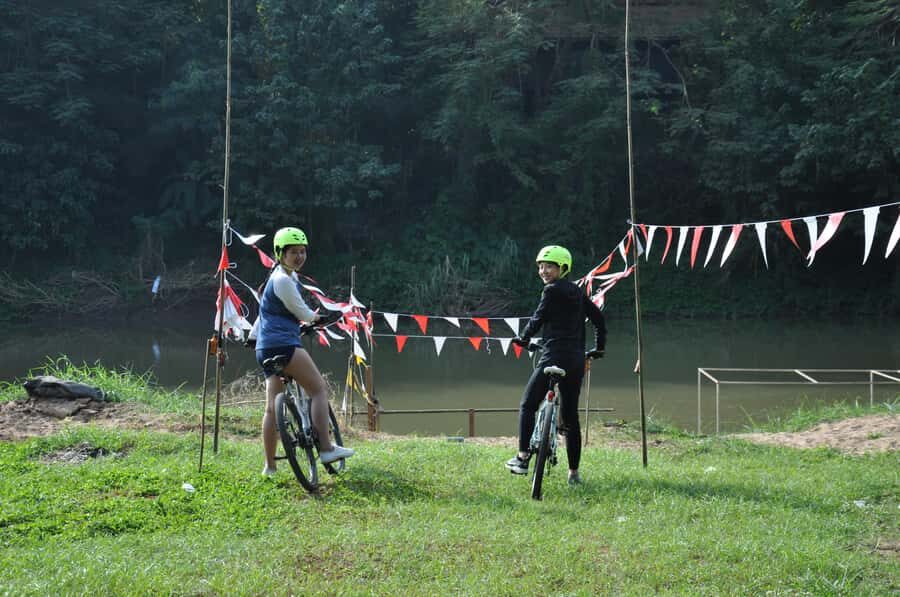 Chiang Mai: Half-Day Private Bicycle Tour with Lunch - The Experience in Detail