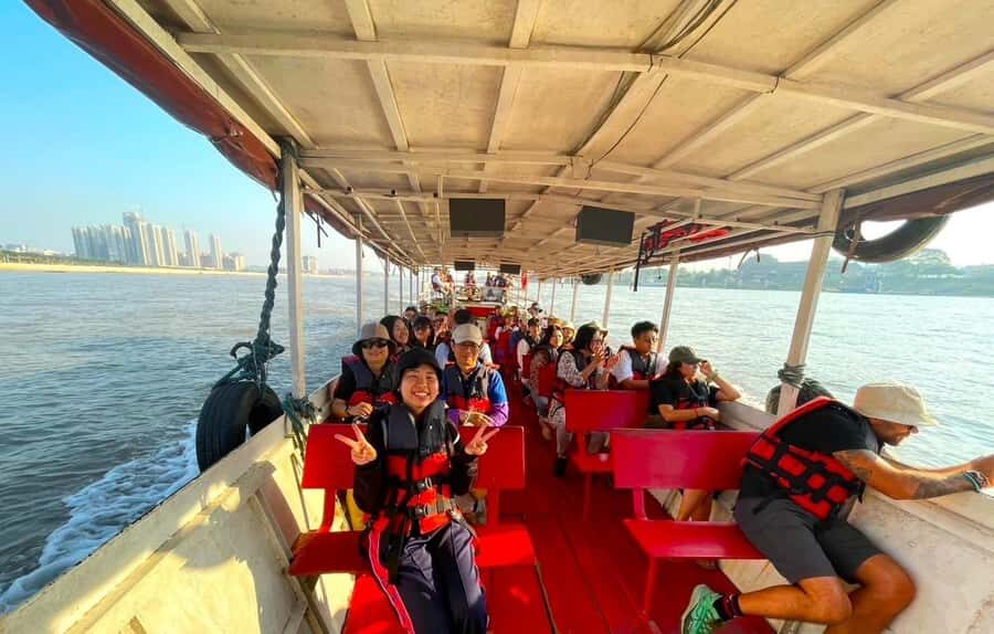 ChiangRai:Full Package!Temples,Long Neck,The Golden Triangle - What Makes This Tour Stand Out?