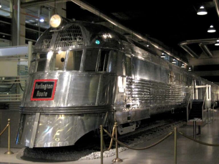 Chicago: Museum of Science and Industry Ticket & Audio Tour - The Museum’s Historic Building