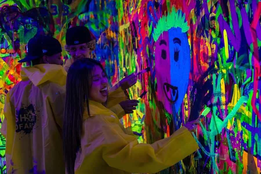 Chicago: Shooting & Spinning Art Experience (Neon Lights) - Who Should Try This?