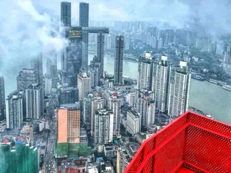 Chongqing Face-Changing Show & Eye of the Clouds - What to Expect at Each Stop