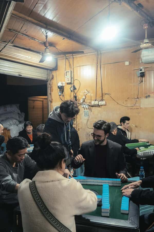 Chongqing: Hidden City Walking Tour with Local Guide - The First Stop: Tongyuan Gate and the Old City