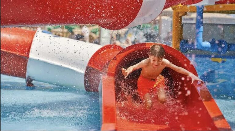 Cozumel: Day Pass with Buffet, Open Bar & Water Park at KUZÁ - Water Zone: Fun for All Ages