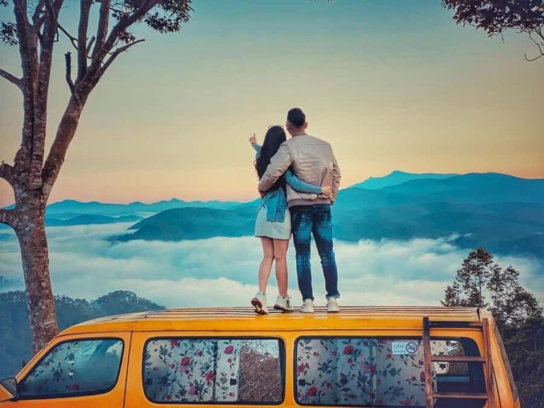 Dalat City Sightseeing Sunrise Cloud Hunting Tour With Cafe - The Highlight: Sunrise at Cau Dat Tea Hill