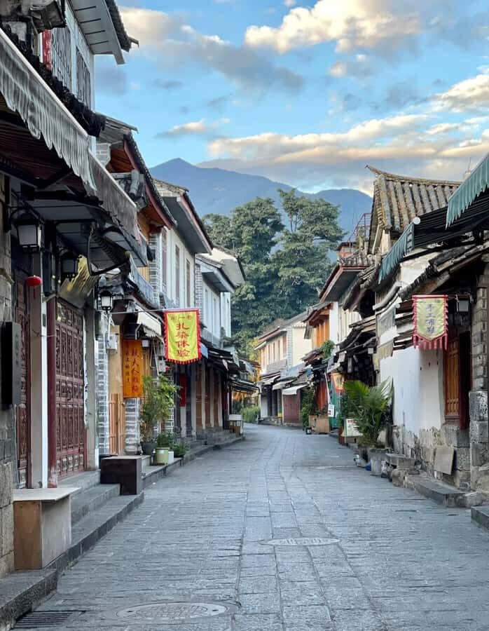 Dali Day Tour: Scenic Lakes, Bai Heritage & Tie-Dye Workshop - What to Expect: Practical Details