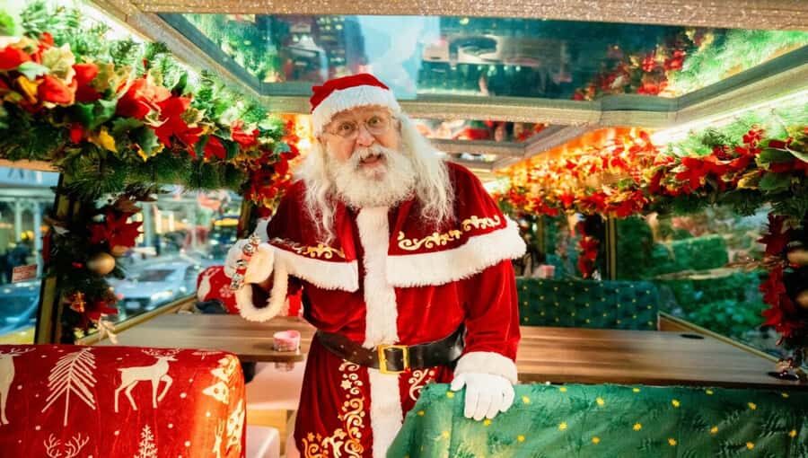 Dallas: North Pole Express Highland Park Bus Tour with Santa - The Experience’s Strengths