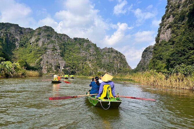 Day Trip from Hanoi: Explore Hoa Lu Temples & Tam Coc Boat Tour - The Full-Day Experience: What to Expect