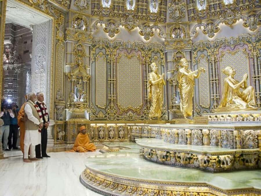 Delhi: 6 Hour Spiritual Temple Tour by Car With Female Guide - The Experience: What You Can Expect