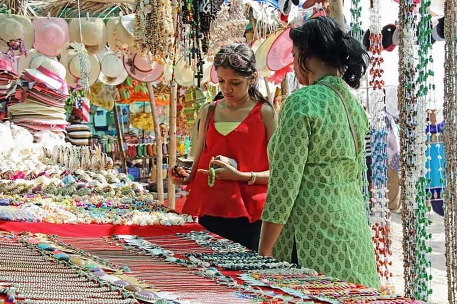 Delhi: Guided Shopping Tour Experience w/Local Expert Guide - What This Tour Means for You