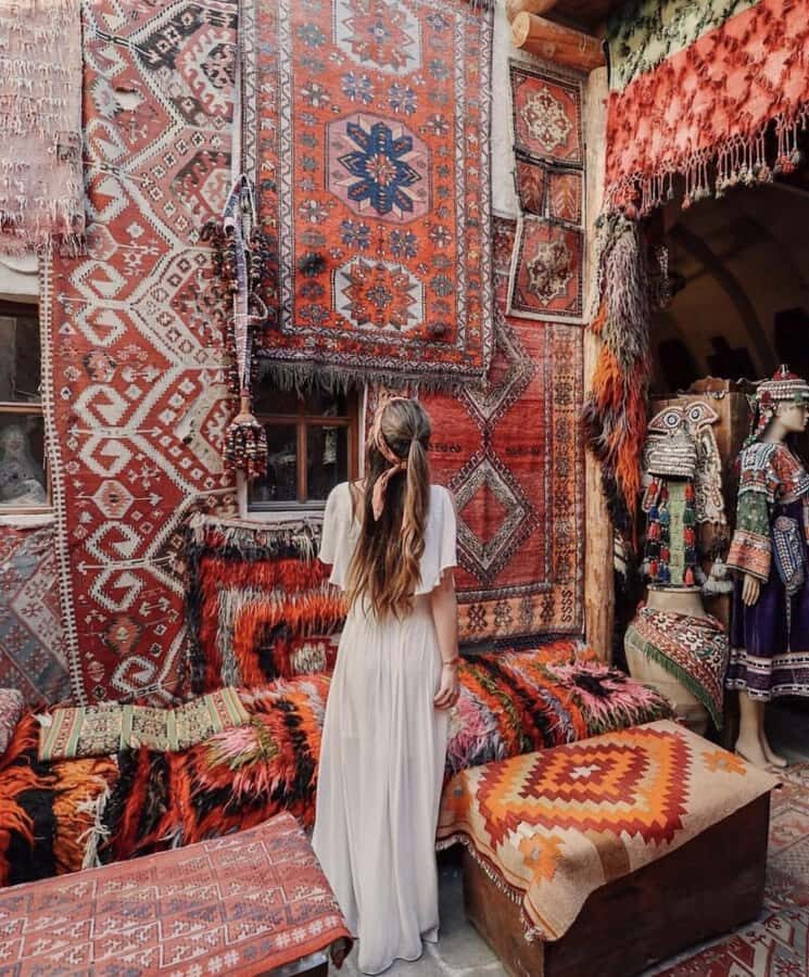 Delhi: Guided Shopping Tour with Female Consultant - Practical Details: Transportation, Timing, and Group Size