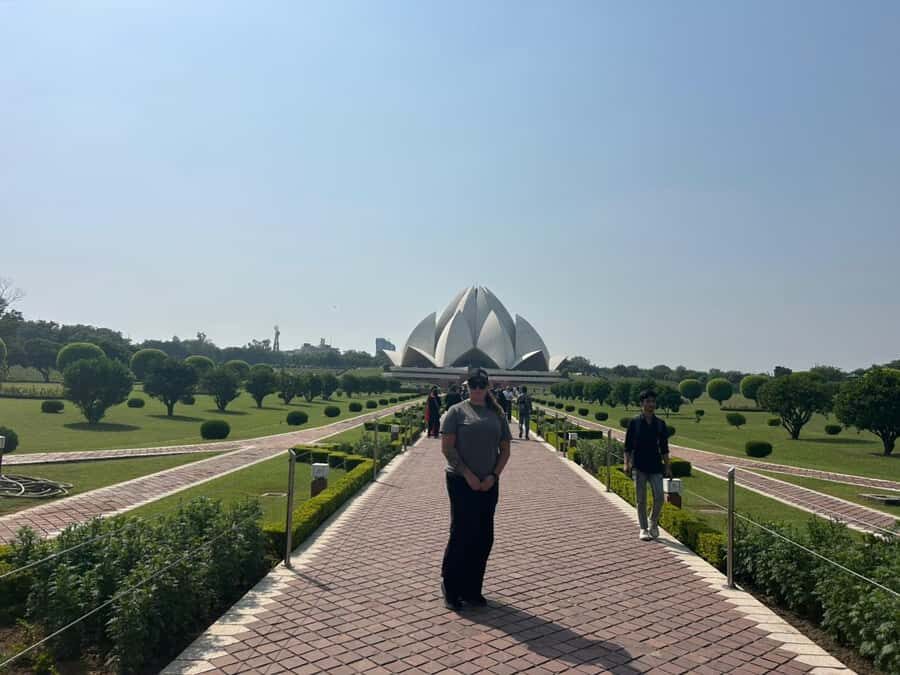 Delhi: Lotus Temple Walking Tour - The Approach: Gardens and Landscaping