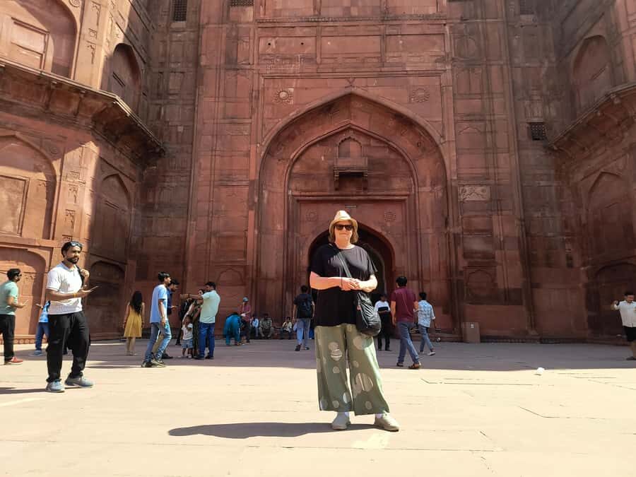 Delhi: Old and New Delhi Full Day Guided Tour with Transfers - Detailed Breakdown of the Itinerary