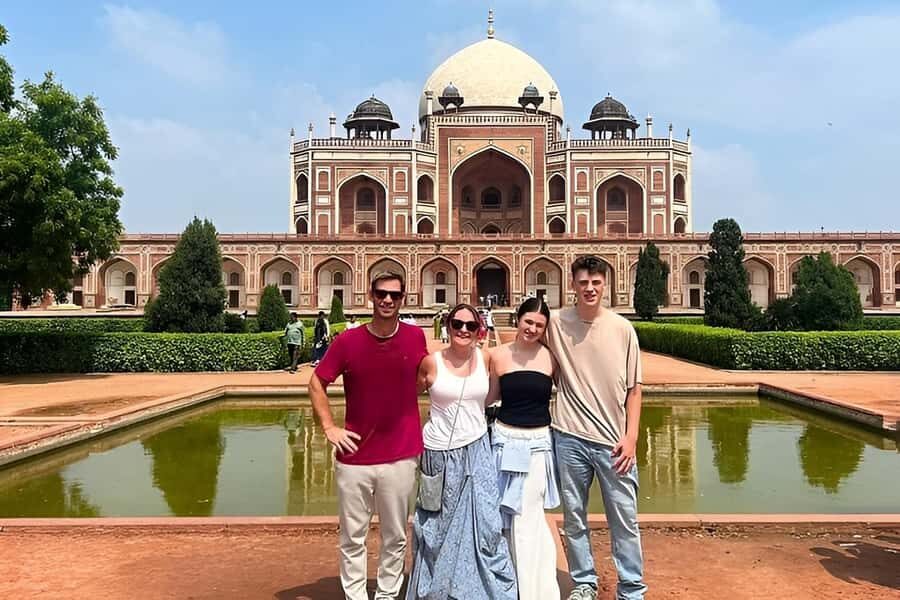 Delhi: Old & New Delhi Guided Tour Full or Half-Day Options - Exploring Old Delhi: The Historic Heart