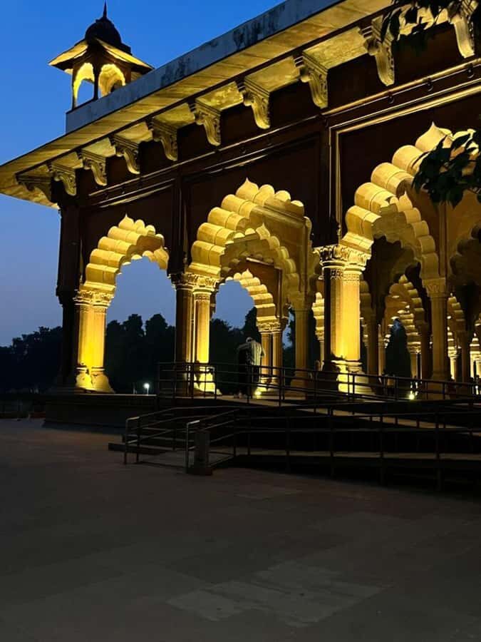 Delhi: Red Fort Light and Sound Show at Night with Transfer - Who Is This Tour Best For?