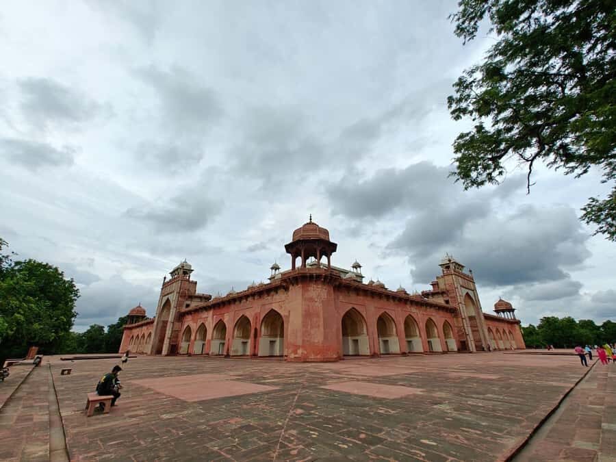 Delhi: Skip-the-Line Humayun's Tomb Tour - All Inclusive - Hotel or Airport Pickup