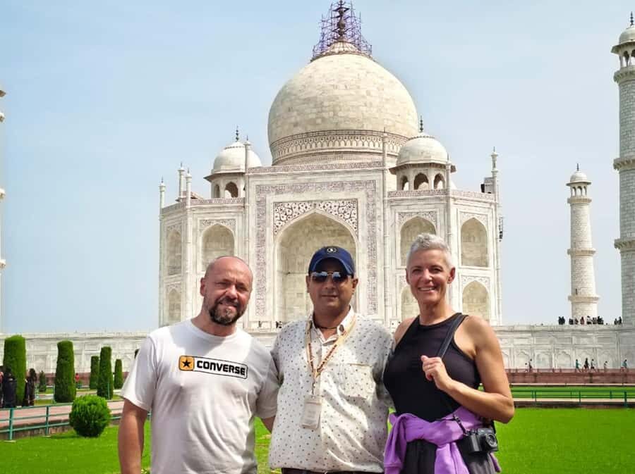 Delhi: Taj Mahal, Agra Fort, Baby Taj Tour With 5-Star Lunch - What the Reviews Say
