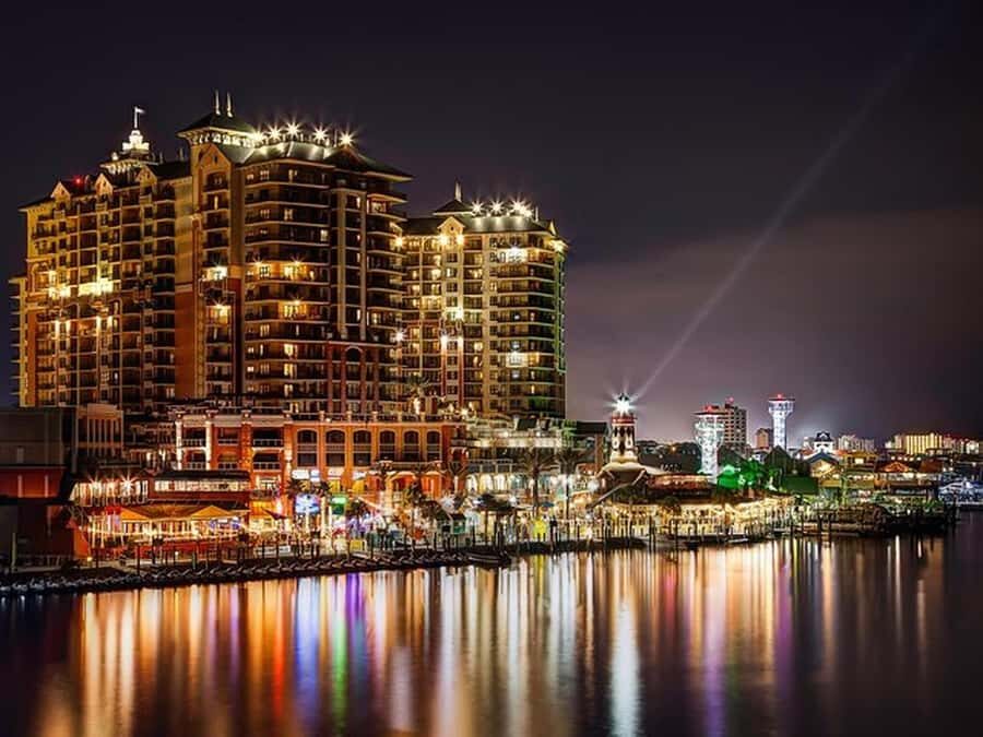 Destin: Harbor Lights Night Cruise on Cruisin Tikis - What to Expect During Your Cruise