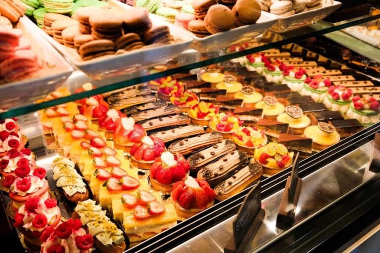 Detroit: Donuts, Pastries & Sweet Treats Walking Tour - What to Expect