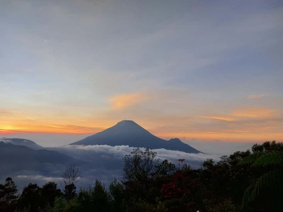 Dieng Plateau Sikunir Golden sunrise trip with guide - Key Points