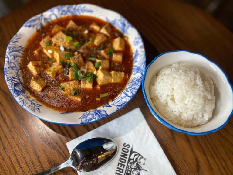 Discovery more Kunming evening Food Tour with Local Guide - The Atmosphere and Group Size