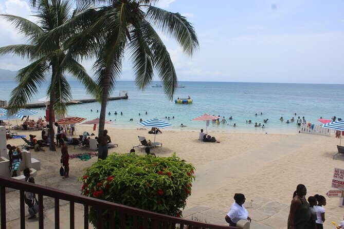 Doctors Cave Beach & Shopping With Transportation in Montego Bay - The Beach and Facilities
