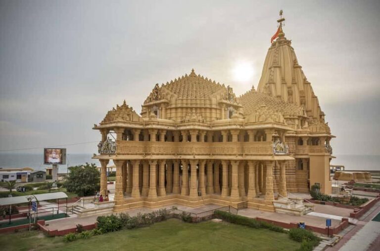 Dwarka: Same Day Temples and Bet Dwarka Island Tour - Transportation & Group Dynamics
