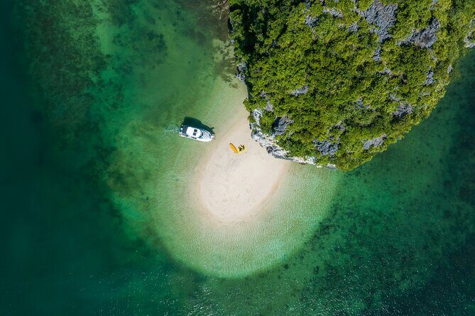 Enjoy a romantic sunset on Halong Bay with a Luxury Private Yacht - Why This Tour Stands Out