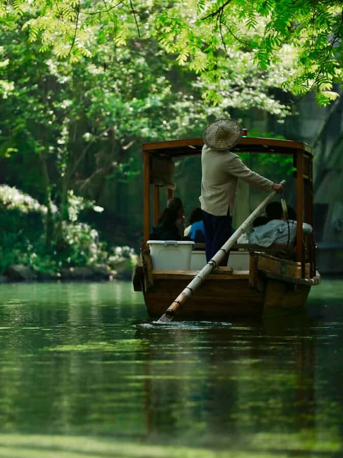 Enjoy Hangzhou Like Lords: West Lakes Boat, Tea, Painting - The Scenic Boat Ride: Quiet Waters and Natural Beauty