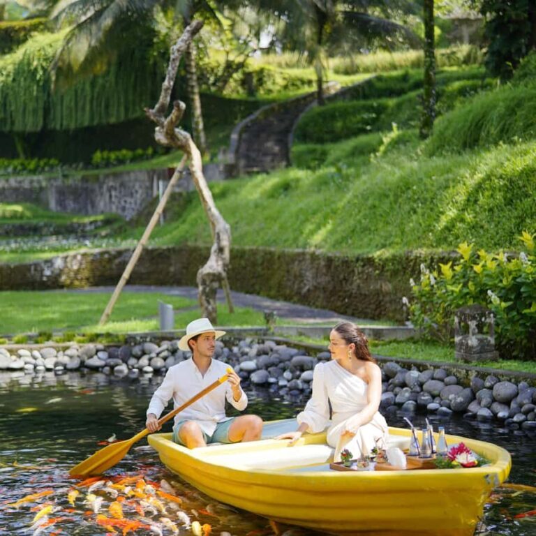 Exclusive Photo Moment on the Boat & Candlelight Dinner - The Itinerary Breakdown