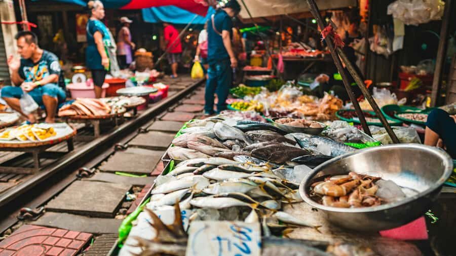 Floating Market on Paddle Boat & Dragon Temple Private Tour - A Day in the Heart of Thailand: Detailed Tour Breakdown