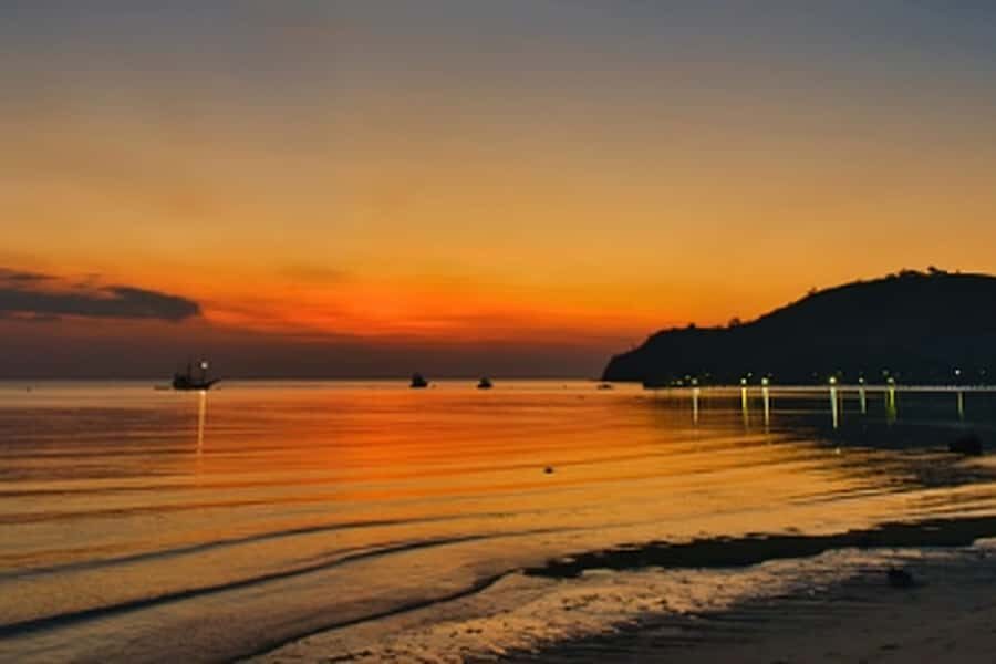 Flying Fox Sunset Cruise Private Boat Charter Labuan Bajo - Exploring the Itinerary in Detail