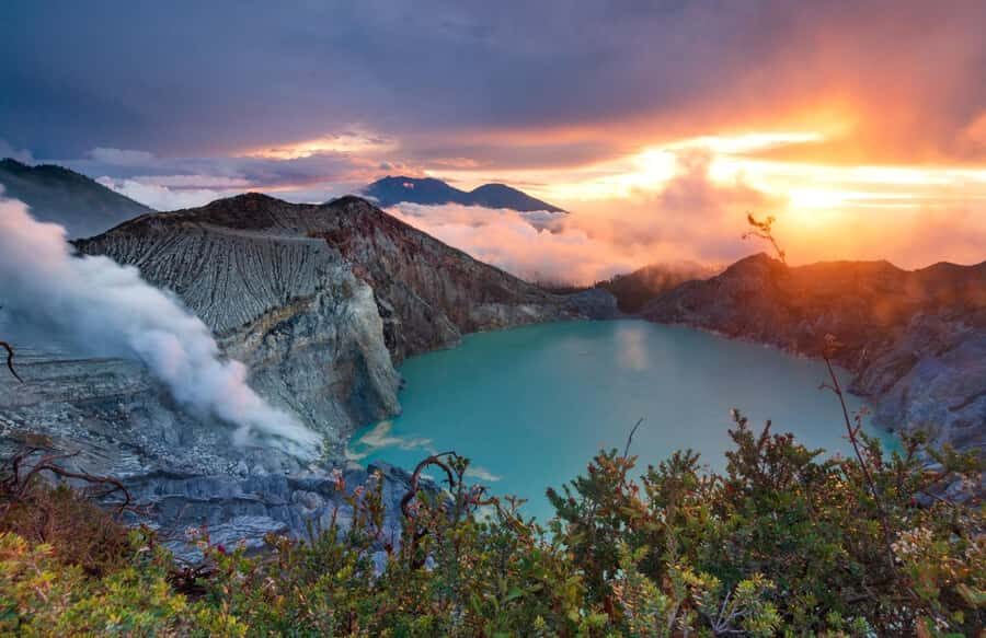 From Bali: Ijen Sunrise Tour with Local Guide & Blue Fire - The Itinerary: A Day in the Volcanic Realm