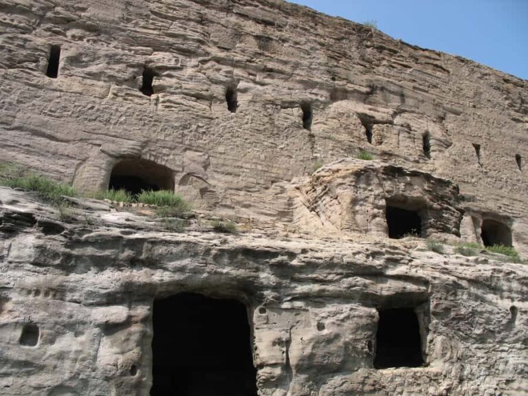 From Datong: Yungang Grottoes and Hanging Temple 2-Day Tour - Exploring the Itinerary in Depth