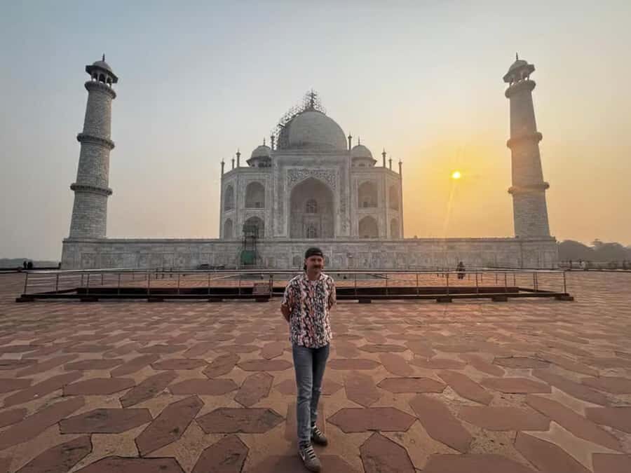 From Delhi: Express Taj Mahal Tour with Tickets, Guide & Car - The Taj Mahal: A Highlight to Remember