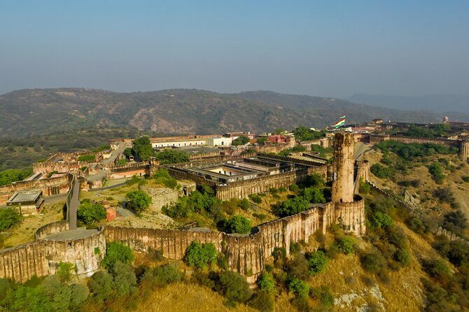 From Delhi : Jaipur Same Day tour by Car, All Inclusive - Jaigarh Fort: A Majestic Start