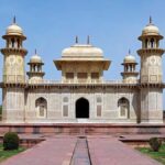 From Delhi: Overnight Tajmahal/Agra Tour with Fatehpur Sikri - Checking In & First Impressions in Agra