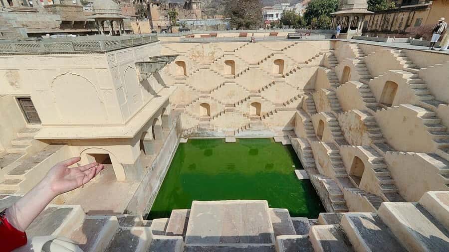 From Delhi: Private Day Tour to Jaipur with 5-star Lunch - Discovering Panna Meena Ka Kund