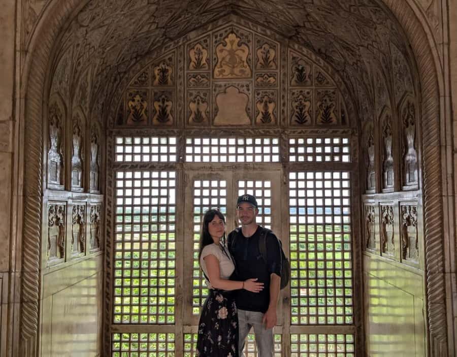 From Delhi: Taj Mahal Tour By Gatimaan Train with 5* Lunch - What Does This Tour Offer That Others Might Not?