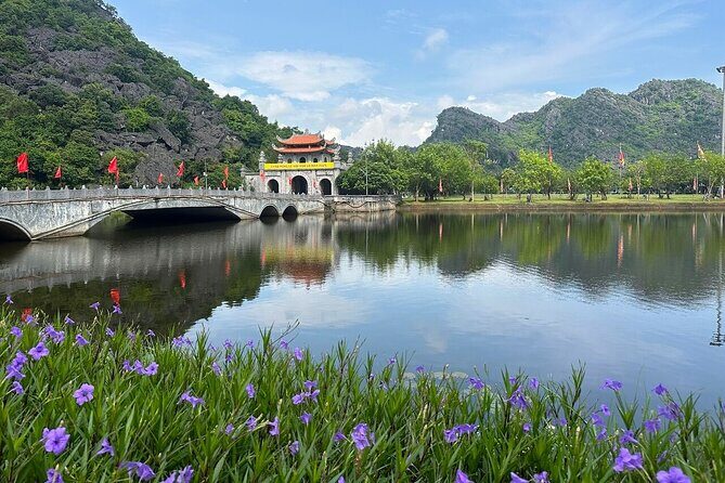 From Hanoi: Day Trip to Trang An Scenic Landscape & Hoa Lu - What the Tour Does Well