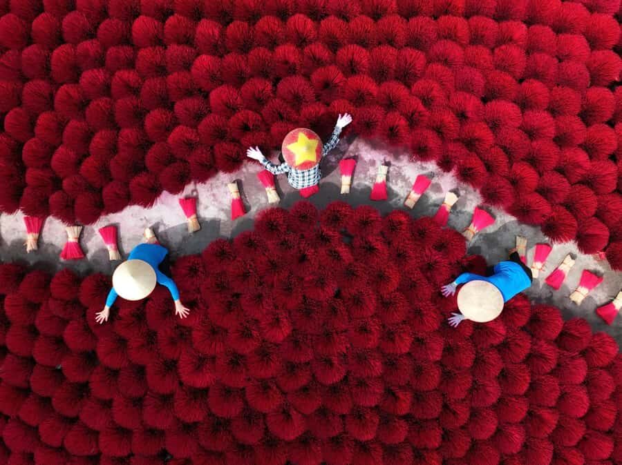 From Hanoi: Duong Lam, Son Dong & Van Phuc Silk Village Tour - The Guided Tour: Knowledge and Friendliness