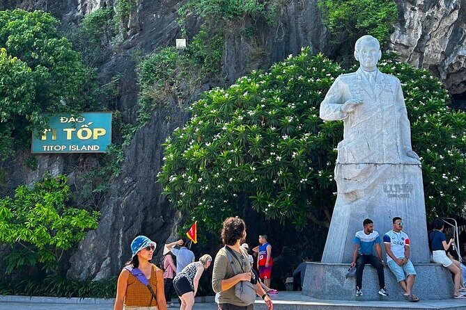 From Hanoi: Halong Bay Full Day Cruise, Titop Island, Caves,Kayak - Food and Beverage Experience