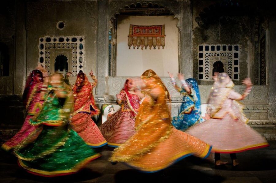 From Jaipur: 2 Days Overnight Tour Of Udaipur Sightseeing - Evening Excursions: Folk Dance & Lake Pichola Views